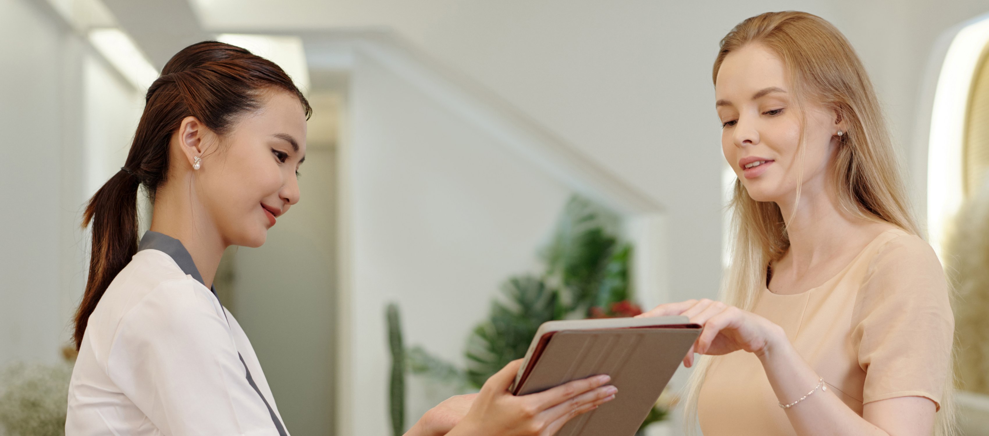 Case Study - Salesforce to HubSpot Migration and Nextech Integration | SmartBug Media®